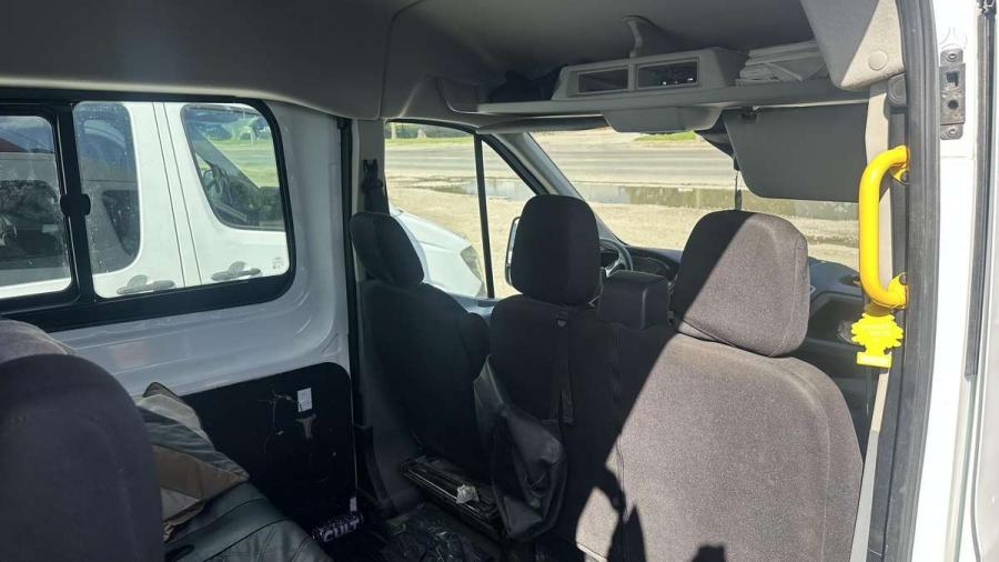 White Ford Transit 2018 in Kaunas, with an engine capacity of 2.00 L and mileage of 376 thousand km for 5000 €, photo 9 on AUTOMOTO.COM.LV