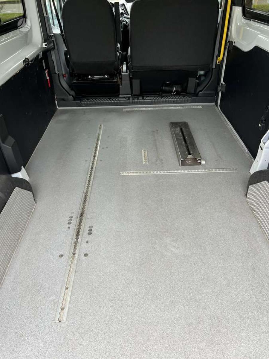 White Ford Transit 2018 in Kedainiai, with an engine capacity of 2.00 L and mileage of 253 thousand km for 9900 €, photo 17 on AUTOMOTO.COM.LV