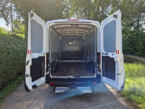 White Ford Transit 2018 in Taurage, with an engine capacity of 2.00 L and mileage of 246 thousand km for 7450 €, photo 8 on AUTOMOTO.COM.LV