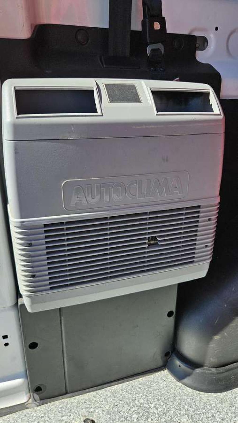 White Ford Transit 2018 in Marijampole, with an engine capacity of 2.00 L and mileage of 243 thousand km for 11800 €, photo 16 on AUTOMOTO.COM.LV