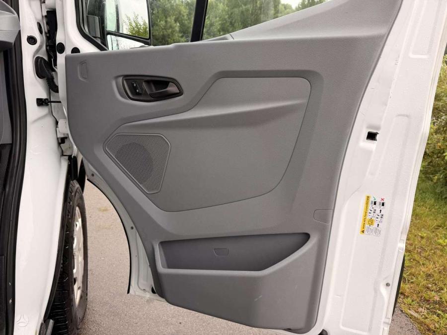 White Ford Transit 2018 in Taurage, with an engine capacity of 2.00 L and mileage of 164 thousand km for 13600 €, photo 18 on AUTOMOTO.COM.LV
