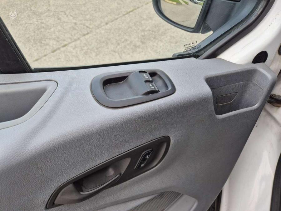 Balts Ford Transit 2018 Panevēža, ar dzinēja tilpumu 2.00 L un nobraukumu 427 tūkst. km par 7600 €, foto 21 vietnē AUTOMOTO.COM.LV