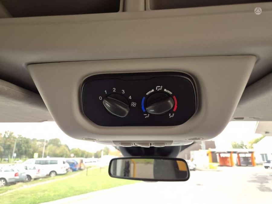 Balts Ford Transit 2018 Panevēža, ar dzinēja tilpumu 2.00 L un nobraukumu 427 tūkst. km par 7600 €, foto 24 vietnē AUTOMOTO.COM.LV