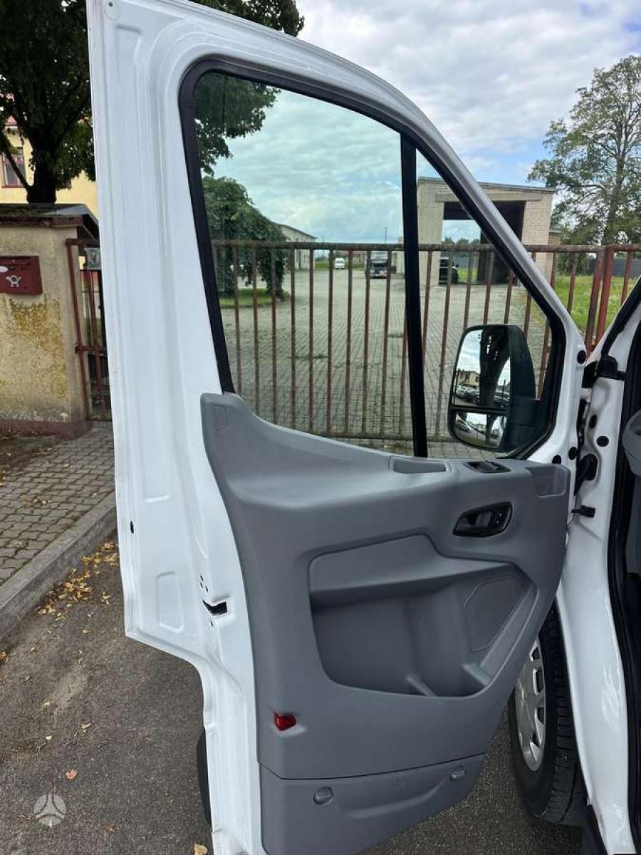 White Ford Transit 2018 in Taurage, with an engine capacity of 2.00 L and mileage of 232 thousand km for 13500 €, photo 10 on AUTOMOTO.COM.LV