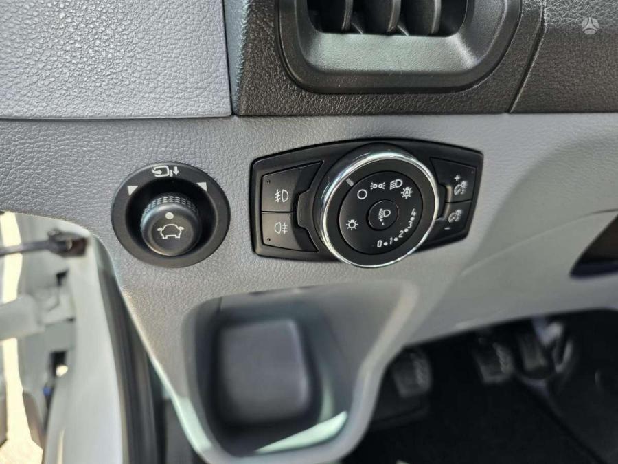 White Ford Transit 2018 in Marijampole, with an engine capacity of 2.00 L and mileage of 182 thousand km for 9850 €, photo 18 on AUTOMOTO.COM.LV