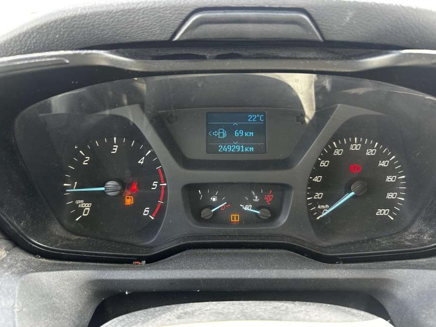 White Ford Transit 2018 in Taurage, with an engine capacity of 2.00 L and mileage of 249 thousand km for 7200 €, photo 11 on AUTOMOTO.COM.LV