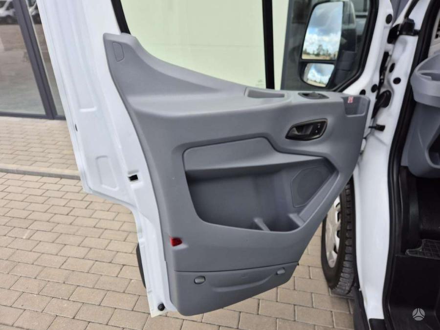 White Ford Transit 2019 in Marijampole, with an engine capacity of 2.00 L and mileage of 219 thousand km for 10500 €, photo 9 on AUTOMOTO.COM.LV