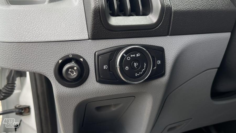 Balts Ford Transit 2019 Marijampole, ar dzinēja tilpumu 2.00 L un nobraukumu 111 tūkst. km par 14350 €, foto 20 vietnē AUTOMOTO.COM.LV