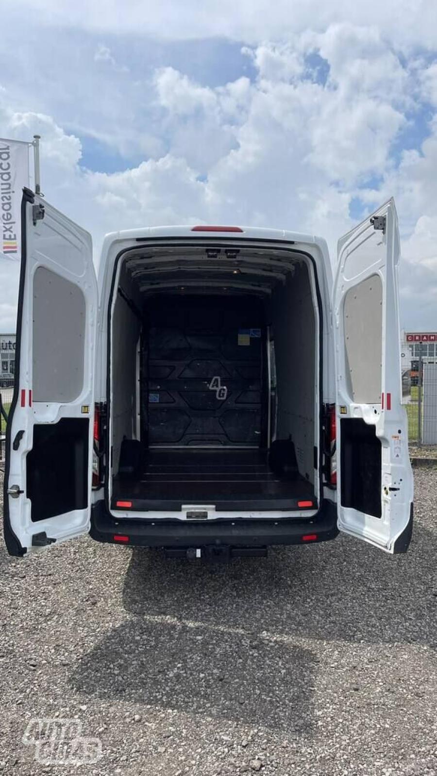 Balts Ford Transit 2019 Marijampole, ar dzinēja tilpumu 2.00 L un nobraukumu 111 tūkst. km par 14350 €, foto 23 vietnē AUTOMOTO.COM.LV