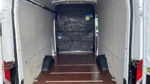 Balts Ford Transit 2019 Marijampole, ar dzinēja tilpumu 2.00 L un nobraukumu 111 tūkst. km par 14350 €, foto 26 vietnē AUTOMOTO.COM.LV
