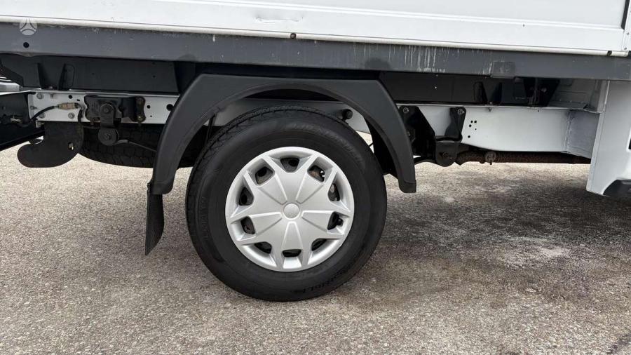 White Ford Transit 2019 in Marijampole, with an engine capacity of 2.00 L and mileage of 278 thousand km for 13900 €, photo 4 on AUTOMOTO.COM.LV