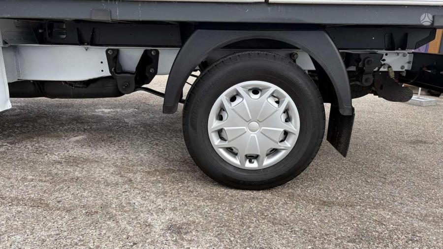 White Ford Transit 2019 in Marijampole, with an engine capacity of 2.00 L and mileage of 278 thousand km for 13900 €, photo 13 on AUTOMOTO.COM.LV