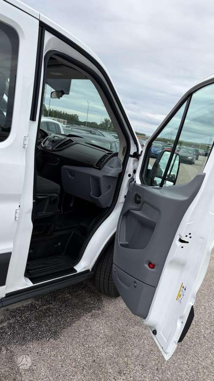White Ford Transit 2019 in Marijampole, with an engine capacity of 2.00 L and mileage of 278 thousand km for 13900 €, photo 21 on AUTOMOTO.COM.LV