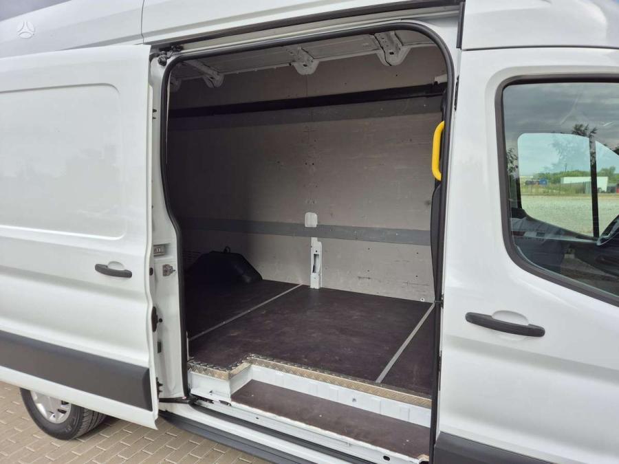 Balts Ford Transit 2019 Marijampole, ar dzinēja tilpumu 2.00 L un nobraukumu 132 tūkst. km par 14500 €, foto 24 vietnē AUTOMOTO.COM.LV
