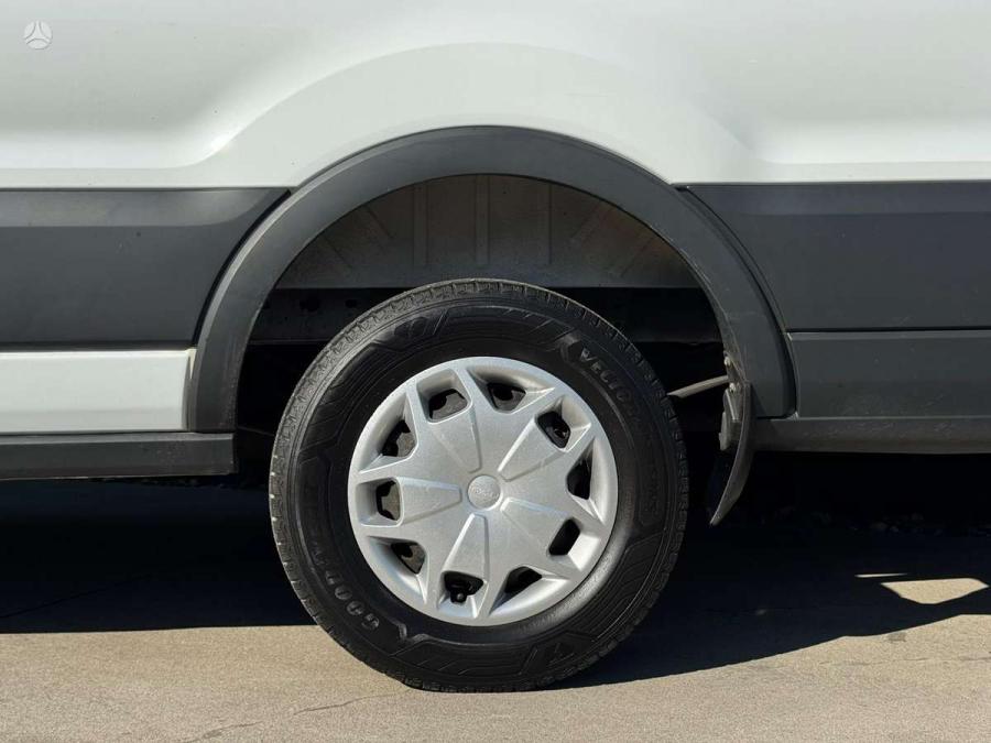 White Ford Transit 2019 in Kaunas, with an engine capacity of 2.00 L and mileage of 212 thousand km for 8107 €, photo 5 on AUTOMOTO.COM.LV