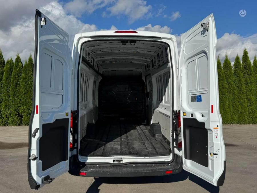 White Ford Transit 2019 in Kaunas, with an engine capacity of 2.00 L and mileage of 212 thousand km for 8107 €, photo 8 on AUTOMOTO.COM.LV