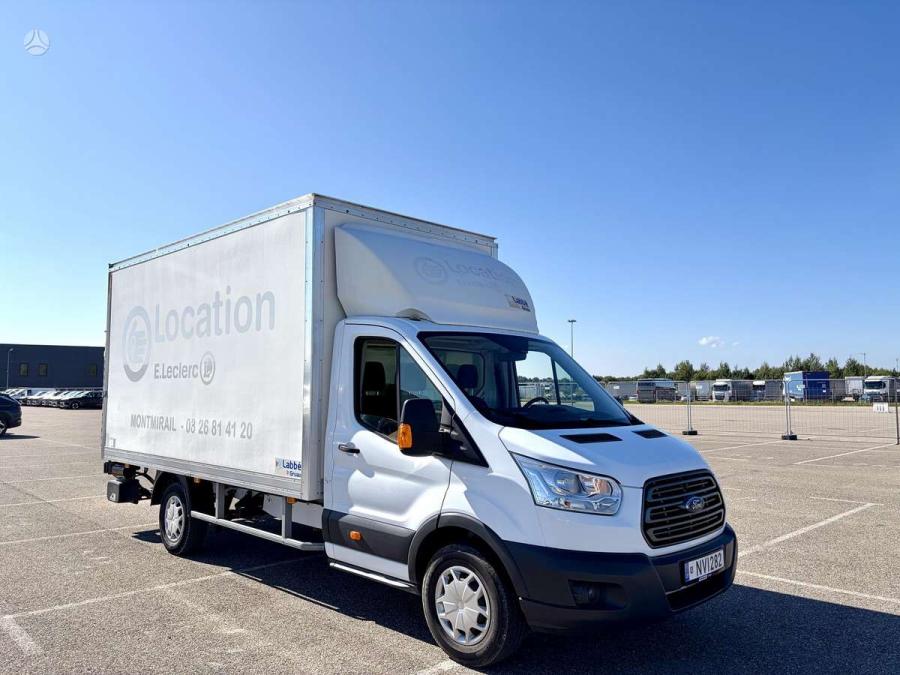 White Ford Transit 2019 in Vilnius, with an engine capacity of 2.00 L and mileage of 83 thousand km for 22900 €, photo 4 on AUTOMOTO.COM.LV