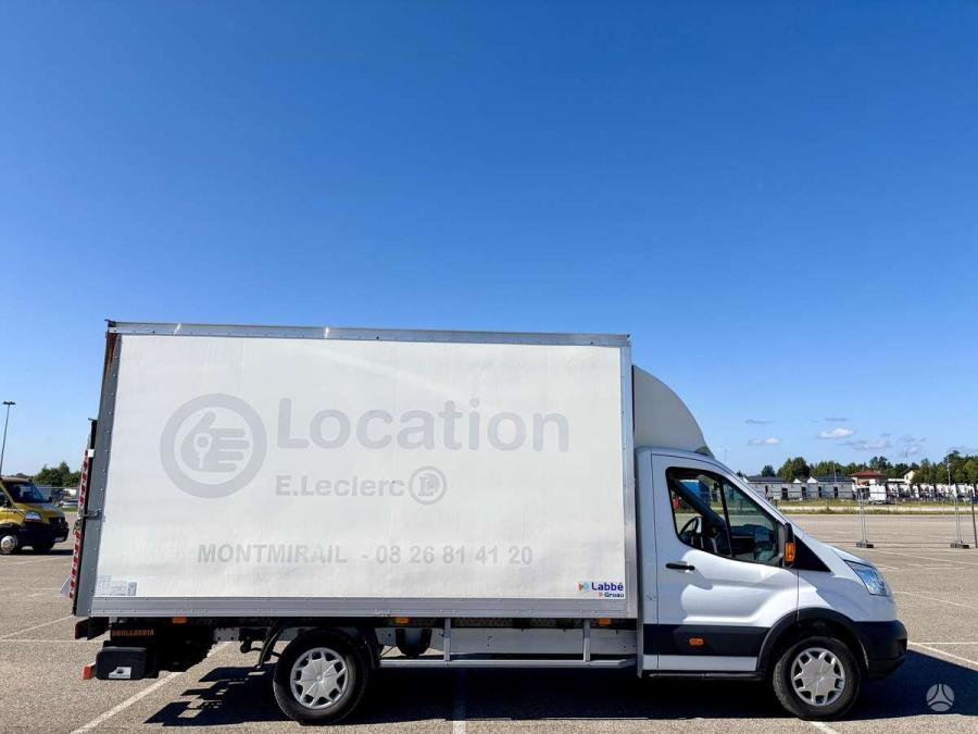 White Ford Transit 2019 in Vilnius, with an engine capacity of 2.00 L and mileage of 83 thousand km for 22900 €, photo 5 on AUTOMOTO.COM.LV