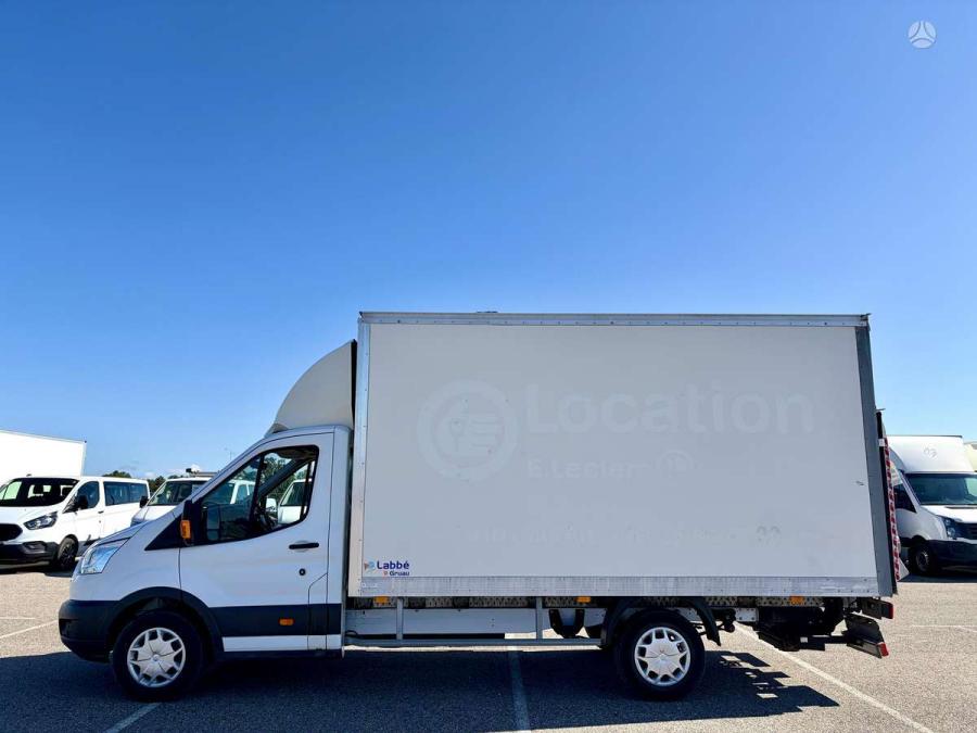 White Ford Transit 2019 in Vilnius, with an engine capacity of 2.00 L and mileage of 83 thousand km for 22900 €, photo 9 on AUTOMOTO.COM.LV