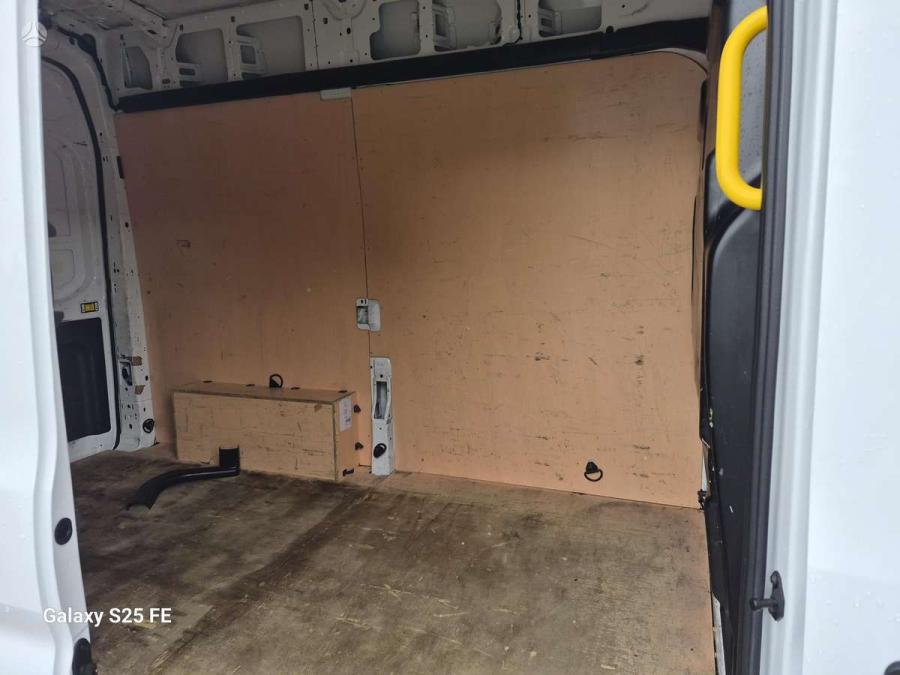 White Ford Transit 2019 in Taurage, with an engine capacity of 2.00 L and mileage of 157 thousand km for 11900 €, photo 17 on AUTOMOTO.COM.LV