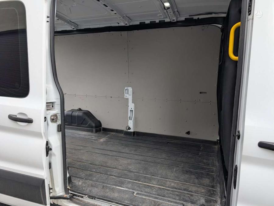 Balts Ford Transit 2020 Marijampole, ar dzinēja tilpumu 2.00 L un nobraukumu 170 tūkst. km par 15000 €, foto 9 vietnē AUTOMOTO.COM.LV