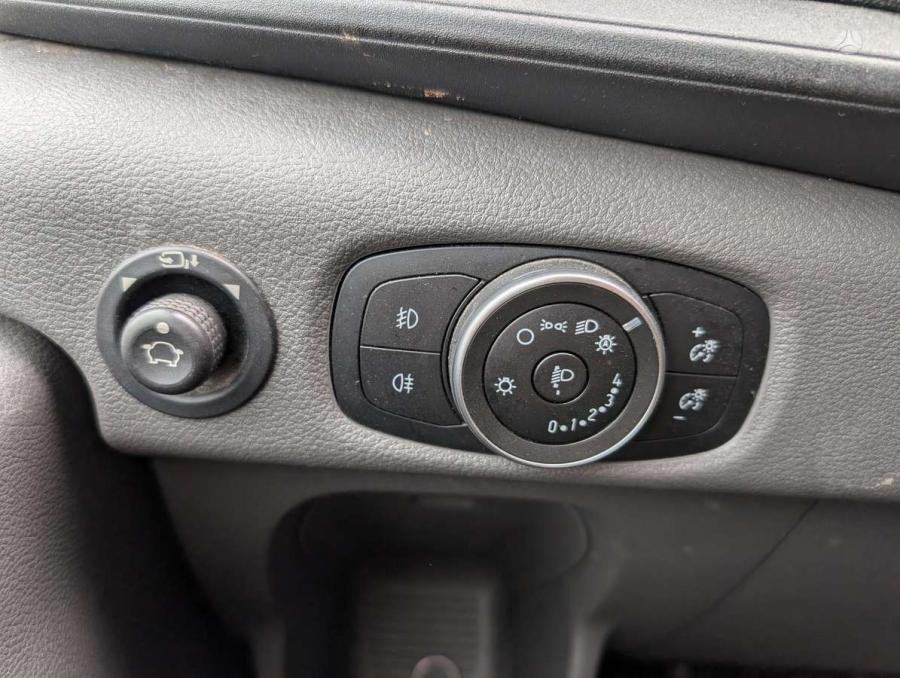 Balts Ford Transit 2020 Marijampole, ar dzinēja tilpumu 2.00 L un nobraukumu 170 tūkst. km par 15000 €, foto 14 vietnē AUTOMOTO.COM.LV