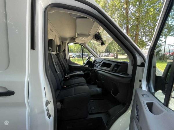 Ford Transit 2020 in Vilnius on AUTOMOTO.COM.LV White Ford Transit 2020 in Vilnius, with an engine capacity of 2.00 L and mileage of 72 thousand km for 16900 €, photo 8 on AUTOMOTO.COM.LV