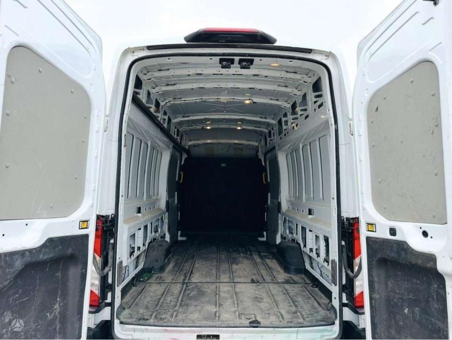 White Ford Transit 2020 in Taurage, with an engine capacity of 2.00 L and mileage of 90 thousand km for 16900 €, photo 8 on AUTOMOTO.COM.LV