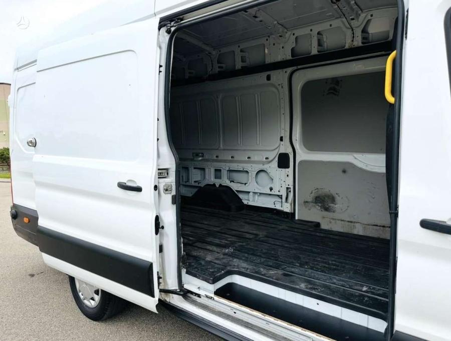 White Ford Transit 2020 in Taurage, with an engine capacity of 2.00 L and mileage of 90 thousand km for 16900 €, photo 12 on AUTOMOTO.COM.LV