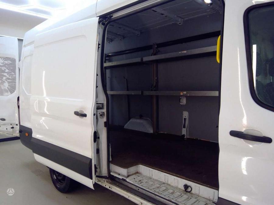 White Ford Transit 2021 in Vilnius, with an engine capacity of 2.00 L and mileage of 82 thousand km for 16490 €, photo 4 on AUTOMOTO.COM.LV