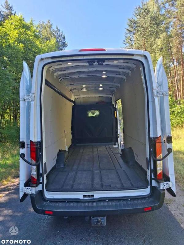 White Ford Transit 2022 in Vilnius, with an engine capacity of 2.00 L and mileage of 46 thousand km for 22325 €, photo 6 on AUTOMOTO.COM.LV