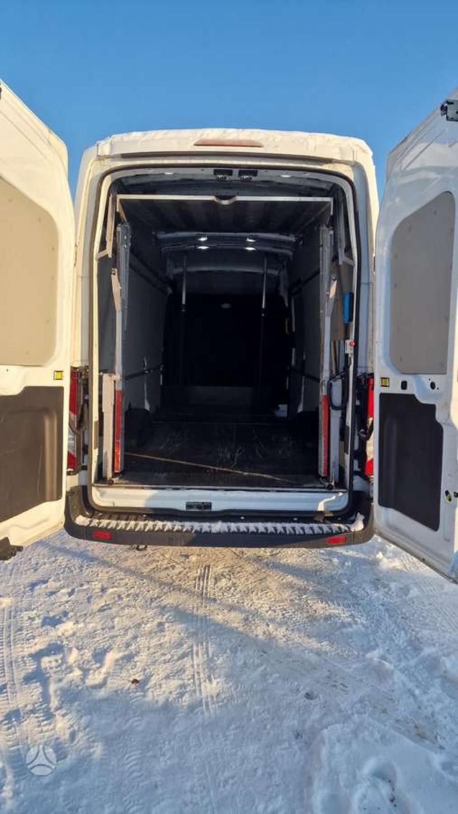White Ford Transit 2022 in Taurage, with an engine capacity of 2.00 L and mileage of 304 thousand km for 16000 €, photo 11 on AUTOMOTO.COM.LV