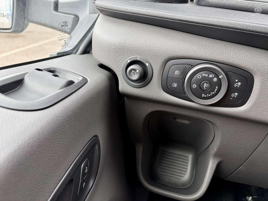 Balts Ford Transit 2022 Viļņa, ar dzinēja tilpumu 0.00 L un nobraukumu 228 tūkst. km par 19900 €, foto 19 vietnē AUTOMOTO.COM.LV