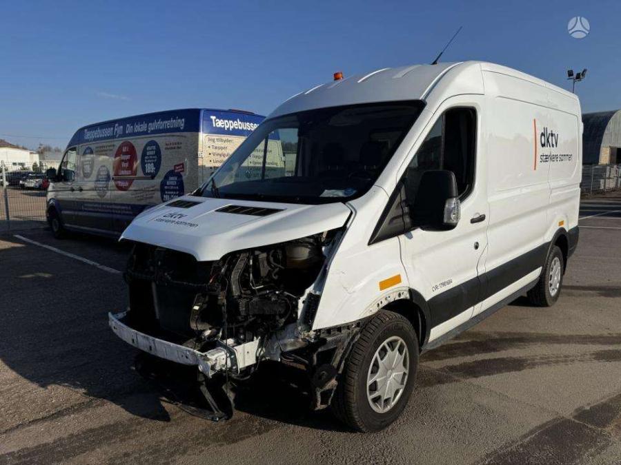 White Ford Transit 2022 in Radviliskis, with an engine capacity of 2.00 L and mileage of 107 thousand km for 9619 €, photo 4 on AUTOMOTO.COM.LV