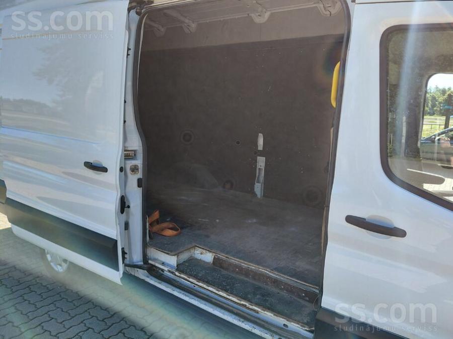White Ford Transit 2022 in Valmiera, with an engine capacity of 2.00 L and mileage of 228 thousand km for 18150 €, photo 8 on AUTOMOTO.COM.LV