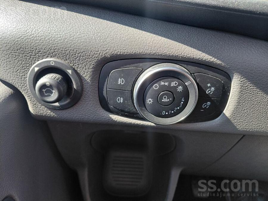 White Ford Transit 2022 in Valmiera, with an engine capacity of 2.00 L and mileage of 228 thousand km for 18150 €, photo 10 on AUTOMOTO.COM.LV