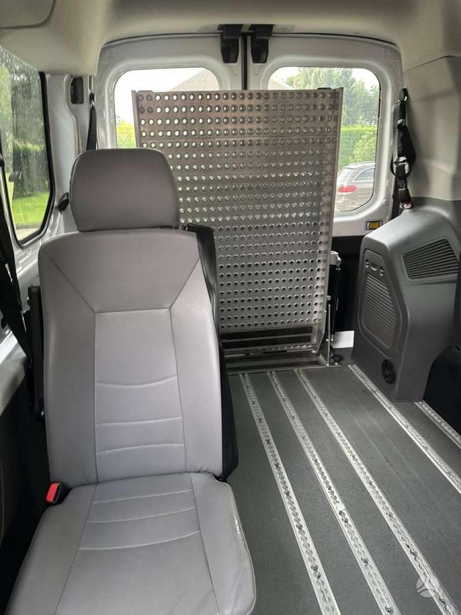 White Ford Transit 2022 in Kelme, with an engine capacity of 2.00 L and mileage of 260 thousand km for 15999 €, photo 14 on AUTOMOTO.COM.LV