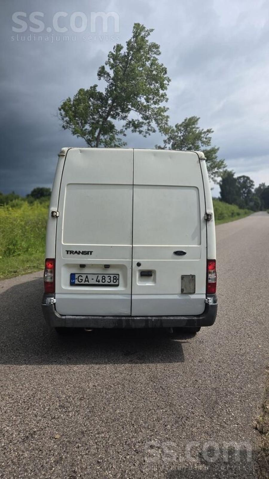 Balts Ford Transit 2001 Daugavpils, ar dzinēja tilpumu 2.40 L un nobraukumu 376 tūkst. km par 750 €, foto 6 vietnē AUTOMOTO.COM.LV