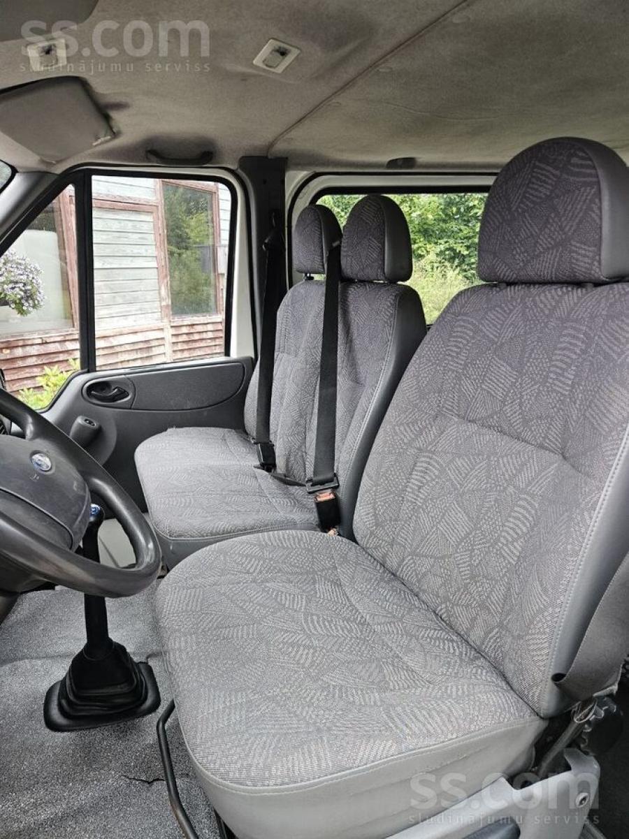 White Ford Transit 2003 in Talsi, with an engine capacity of 2.00 L and mileage of 106 thousand km for 3599 €, photo 12 on AUTOMOTO.COM.LV