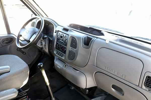 Balts Ford Transit 2003 Tallina, ar dzinēja tilpumu 2.00 L un nobraukumu 469 tūkst. km par 2499 €, foto 5 vietnē AUTOMOTO.COM.LV