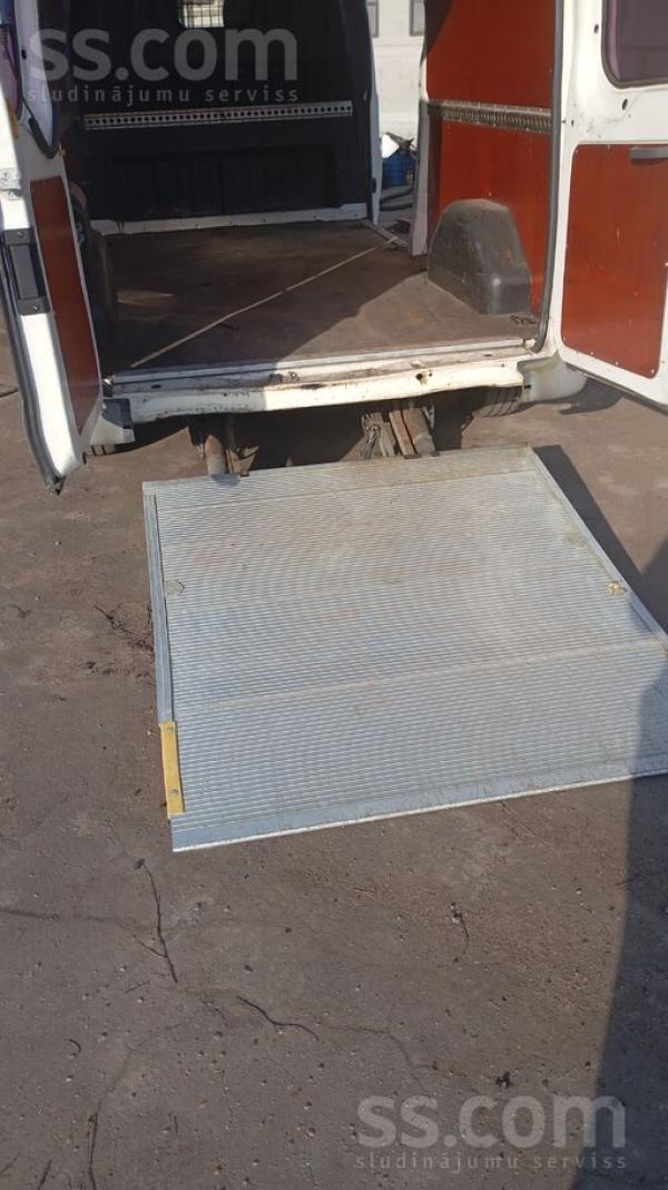 Balts Ford Transit 2003 Rīga, ar dzinēja tilpumu 2.00 L un nobraukumu 264 tūkst. km par 1000 €, foto 9 vietnē AUTOMOTO.COM.LV