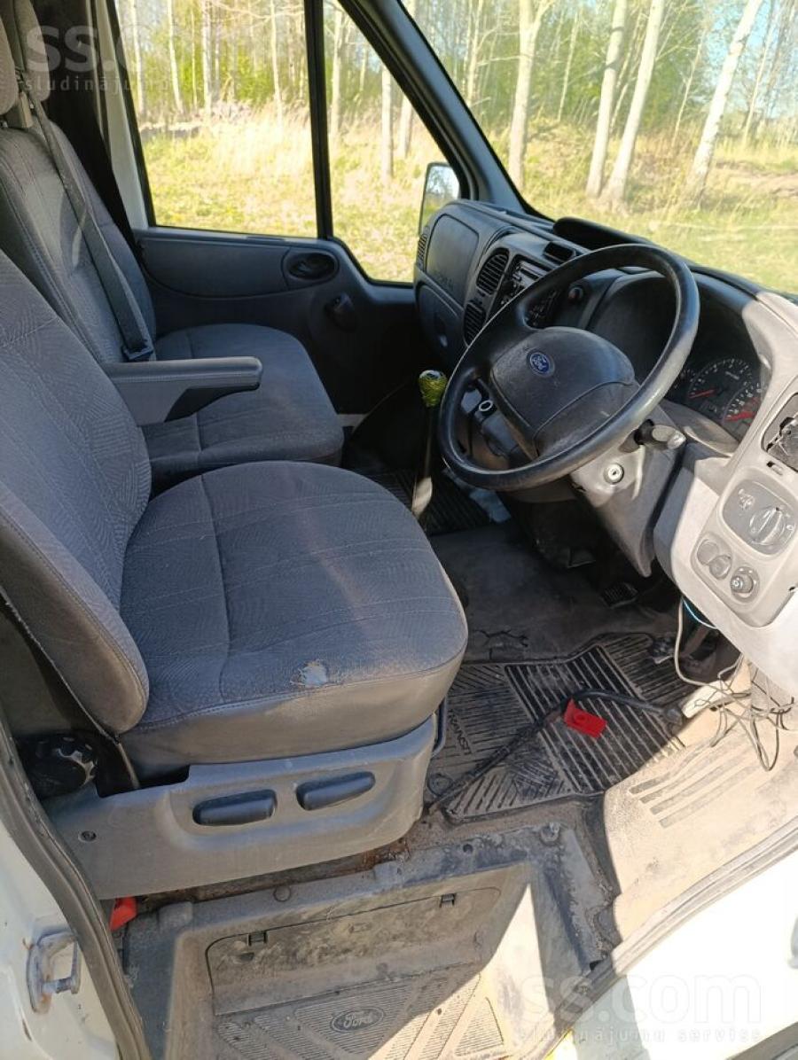 Balts Ford Transit 2004 Talsi, ar dzinēja tilpumu 2.20 L un nobraukumu 301 tūkst. km par 600 €, foto 5 vietnē AUTOMOTO.COM.LV