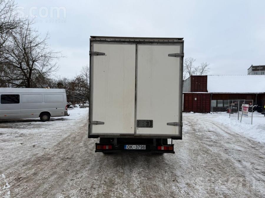 White Ford Transit 2005 in Riga, with an engine capacity of 2.40 L and mileage of 288 thousand km for 4990 €, photo 6 on AUTOMOTO.COM.LV
