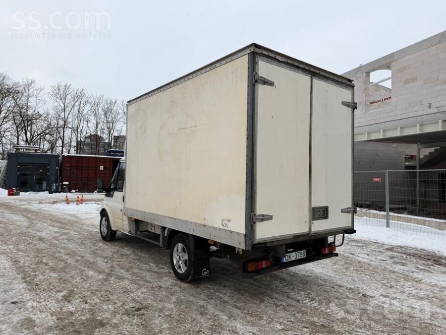 White Ford Transit 2005 in Riga, with an engine capacity of 2.40 L and mileage of 288 thousand km for 4990 €, photo 7 on AUTOMOTO.COM.LV