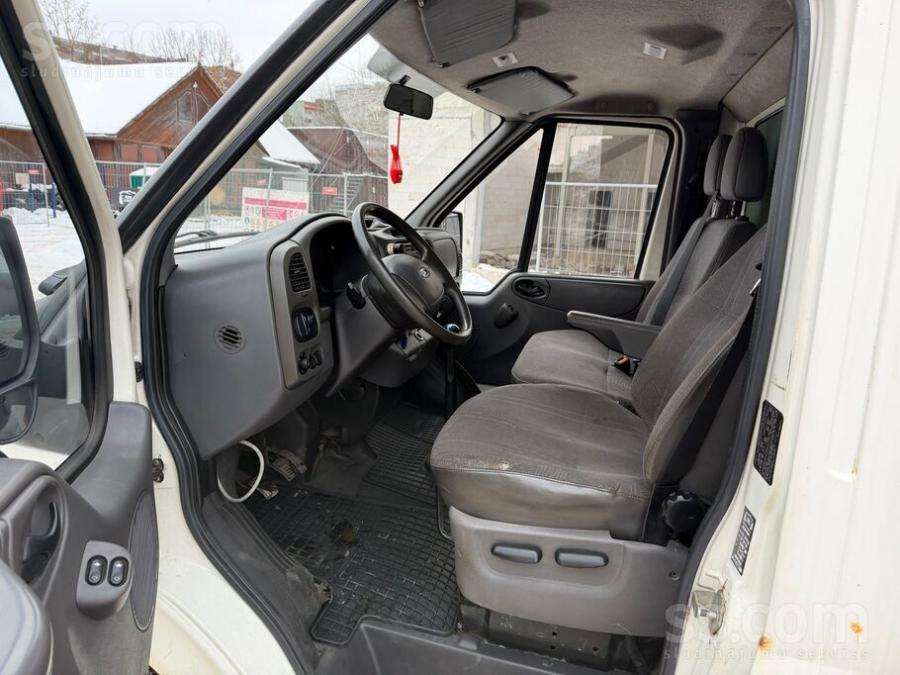 White Ford Transit 2005 in Riga, with an engine capacity of 2.40 L and mileage of 288 thousand km for 4990 €, photo 11 on AUTOMOTO.COM.LV