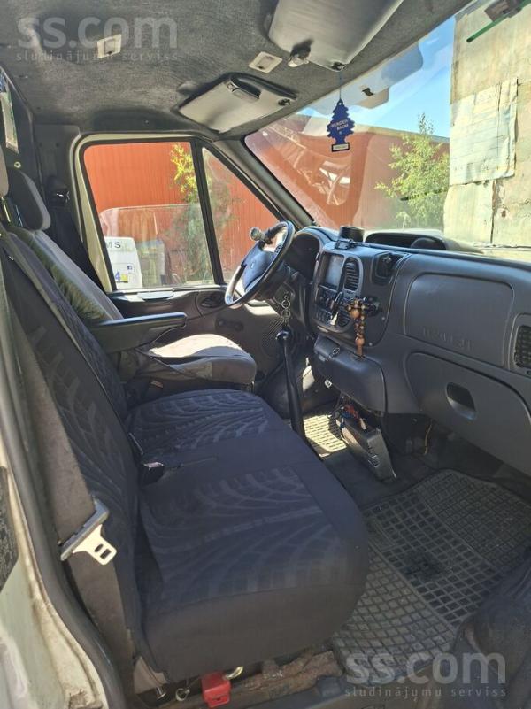 Balts Ford Transit 2005 Liepāja, ar dzinēja tilpumu 2.00 L un nobraukumu 448 tūkst. km par 1000 €, foto 2 vietnē AUTOMOTO.COM.LV