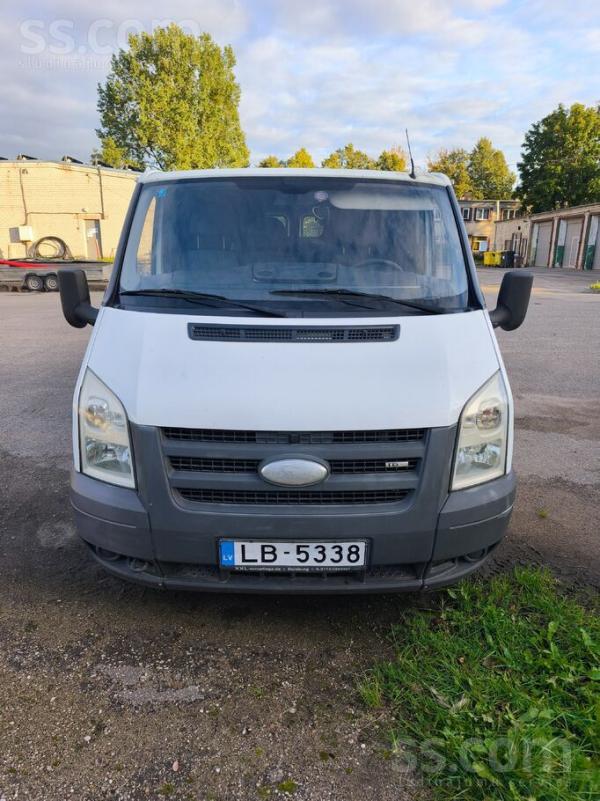 White Ford Transit 2006 in Liepaja, with an engine capacity of 2.20 L and mileage of 196 thousand km for 2900 €, photo 1 on AUTOMOTO.COM.LV