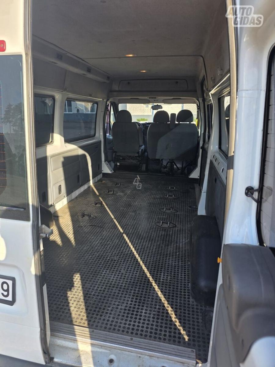 White Ford Transit 2006 in Vilnius, with an engine capacity of 2.20 L and mileage of 322 thousand km for 3500 €, photo 4 on AUTOMOTO.COM.LV