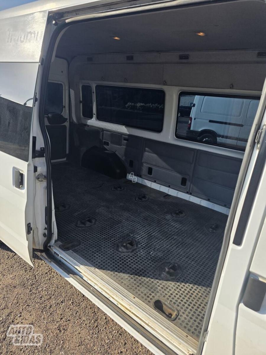 White Ford Transit 2006 in Vilnius, with an engine capacity of 2.20 L and mileage of 322 thousand km for 3500 €, photo 9 on AUTOMOTO.COM.LV