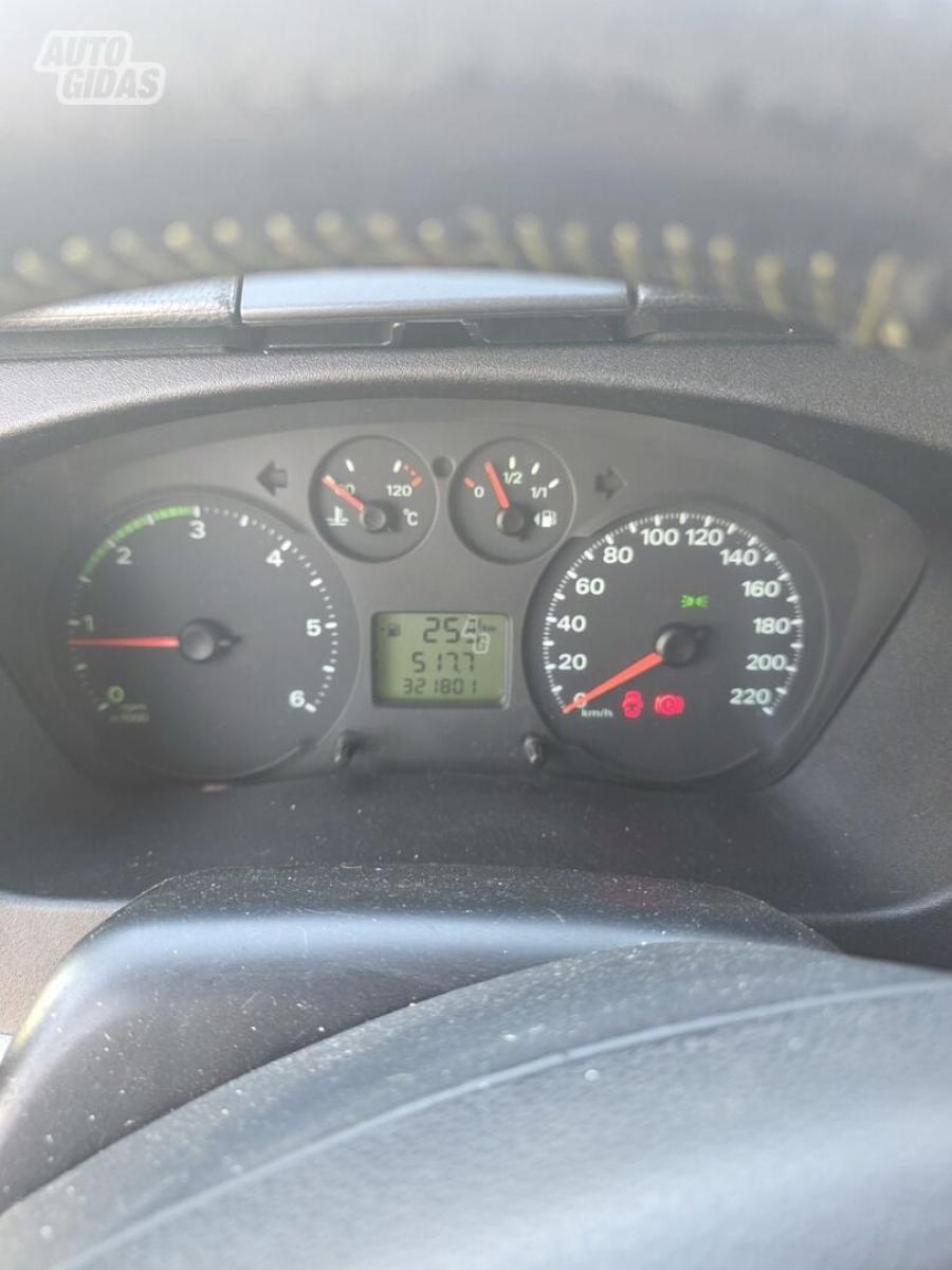 White Ford Transit 2006 in Vilnius, with an engine capacity of 2.20 L and mileage of 322 thousand km for 3500 €, photo 19 on AUTOMOTO.COM.LV